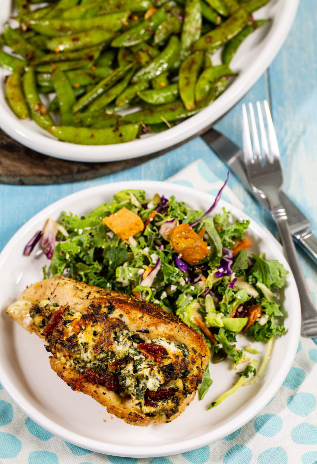 Air Fryer Spinach and Sun-Dried Tomato Stuffed Chicken - airfryerlove.com